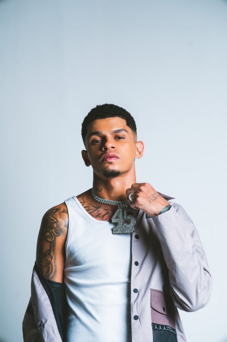 Indicado ao Grammy Latino, MC Maneirinho lança EP "RELIKIAS DO BAILE DO ...