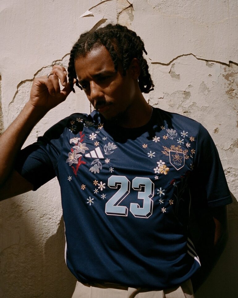 Jules Koundé Lança Camisa Personalizada Em Parceria Com Adidas E Diana ...